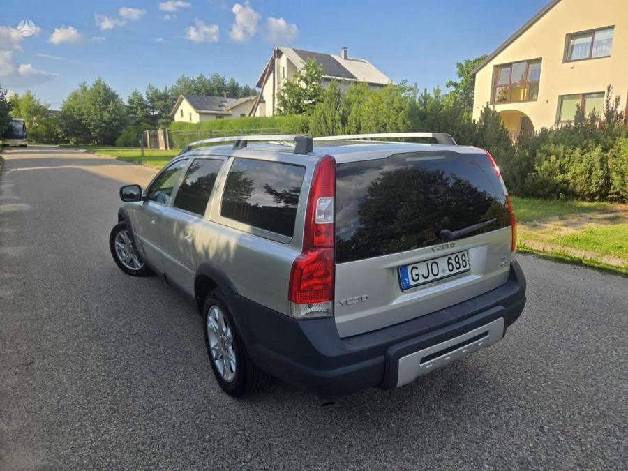 Grey Volvo XC70 2008 in Vilnius, with an engine capacity of 2.40 L and mileage of 300 thousand km for 3450 €, photo 5 on AUTOMOTO.COM.LV