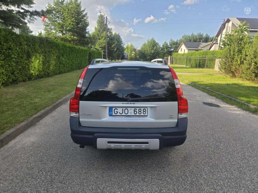 Grey Volvo XC70 2008 in Vilnius, with an engine capacity of 2.40 L and mileage of 300 thousand km for 3450 €, photo 6 on AUTOMOTO.COM.LV