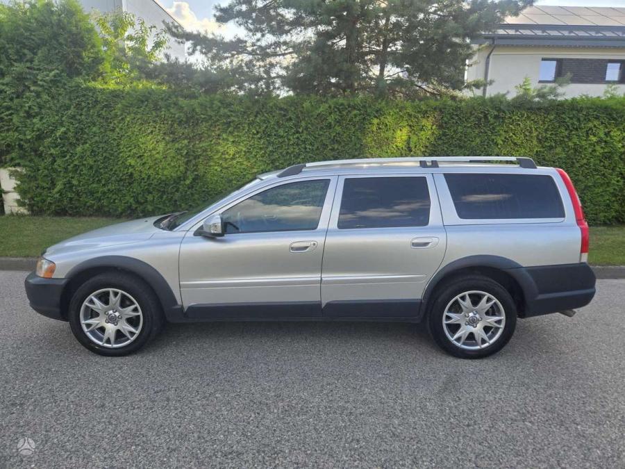 Grey Volvo XC70 2008 in Vilnius, with an engine capacity of 2.40 L and mileage of 300 thousand km for 3450 €, photo 10 on AUTOMOTO.COM.LV