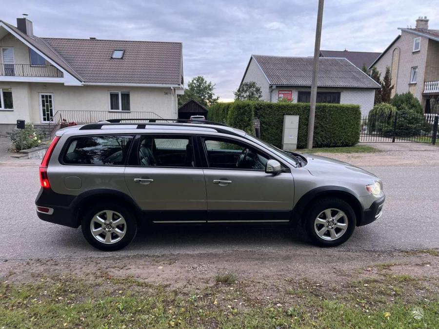 Pelēks Volvo XC70 2008 Utena, ar dzinēja tilpumu 2.40 L un nobraukumu 271 tūkst. km par 5650 €, foto 8 vietnē AUTOMOTO.COM.LV