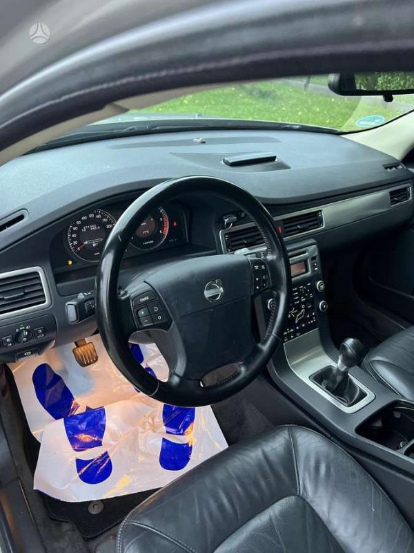 Pelēks Volvo XC70 2008 Utena, ar dzinēja tilpumu 2.40 L un nobraukumu 271 tūkst. km par 5650 €, foto 10 vietnē AUTOMOTO.COM.LV