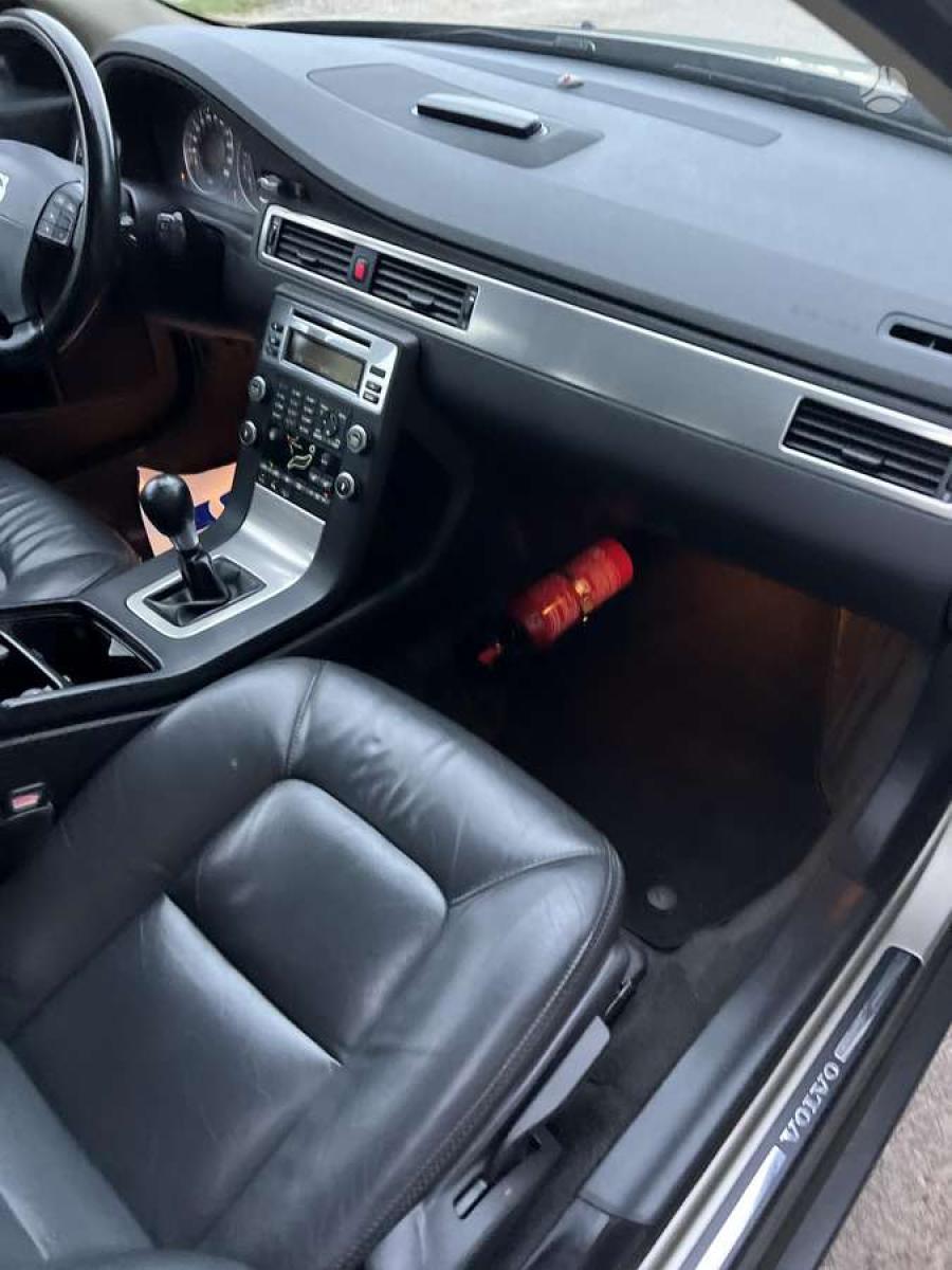 Pelēks Volvo XC70 2008 Utena, ar dzinēja tilpumu 2.40 L un nobraukumu 271 tūkst. km par 5650 €, foto 14 vietnē AUTOMOTO.COM.LV