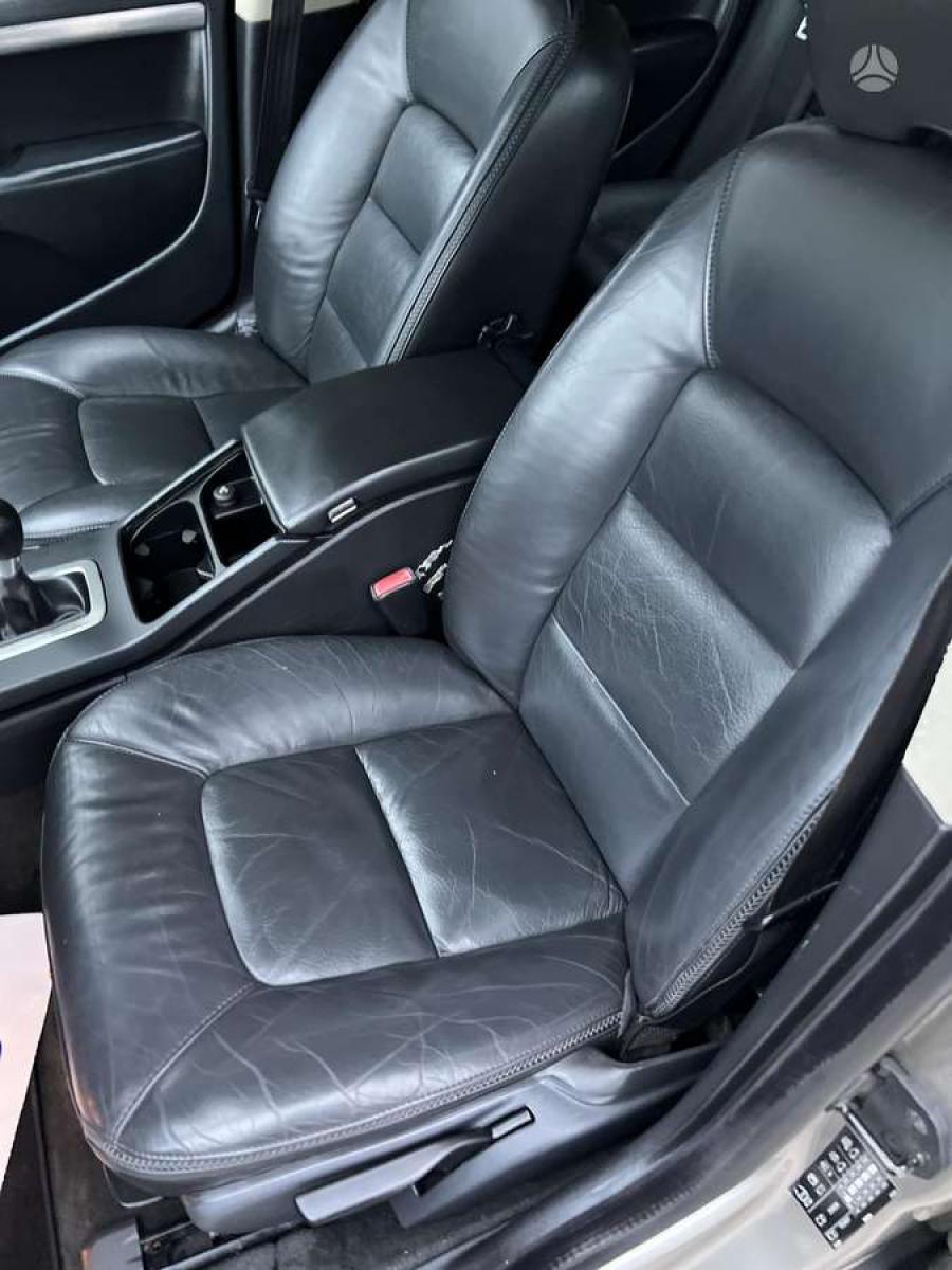 Pelēks Volvo XC70 2008 Utena, ar dzinēja tilpumu 2.40 L un nobraukumu 271 tūkst. km par 5650 €, foto 15 vietnē AUTOMOTO.COM.LV