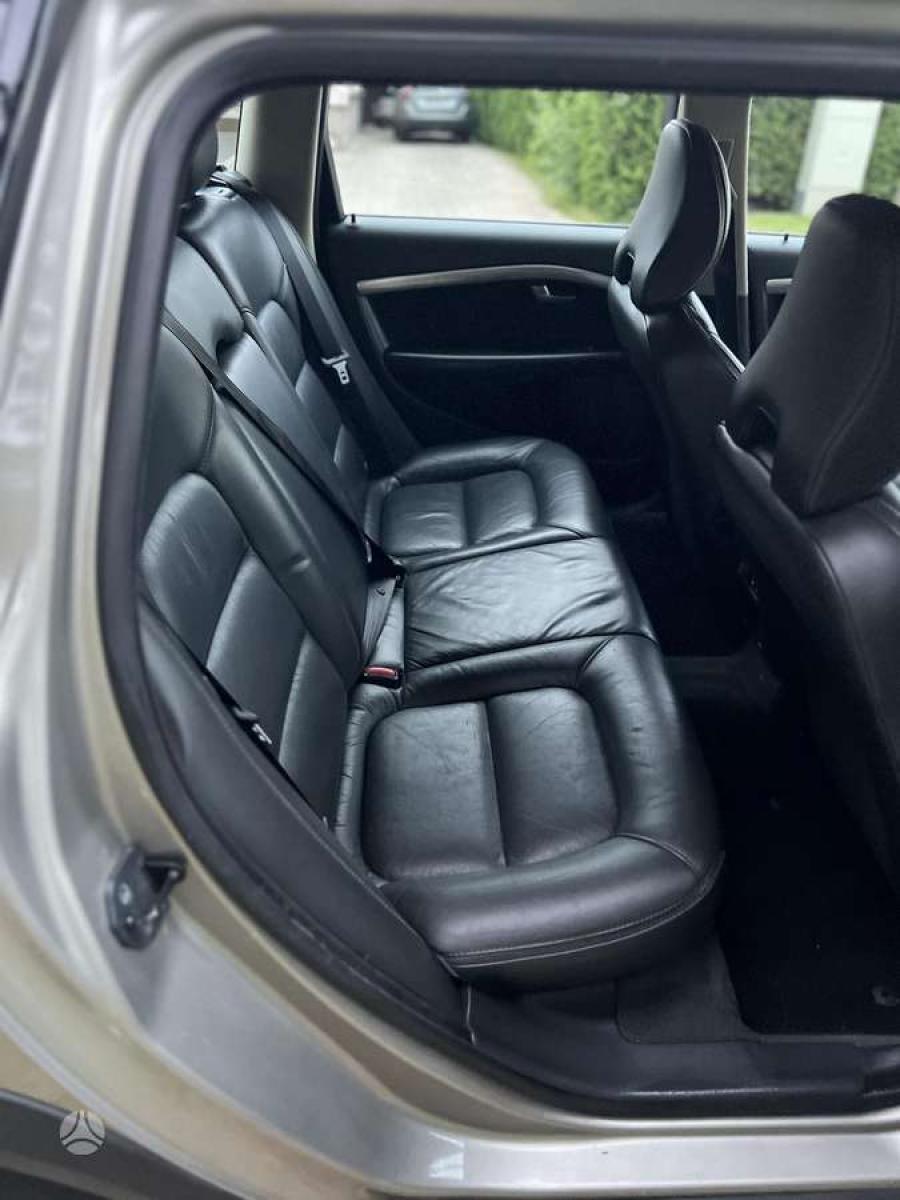 Pelēks Volvo XC70 2008 Utena, ar dzinēja tilpumu 2.40 L un nobraukumu 271 tūkst. km par 5650 €, foto 19 vietnē AUTOMOTO.COM.LV