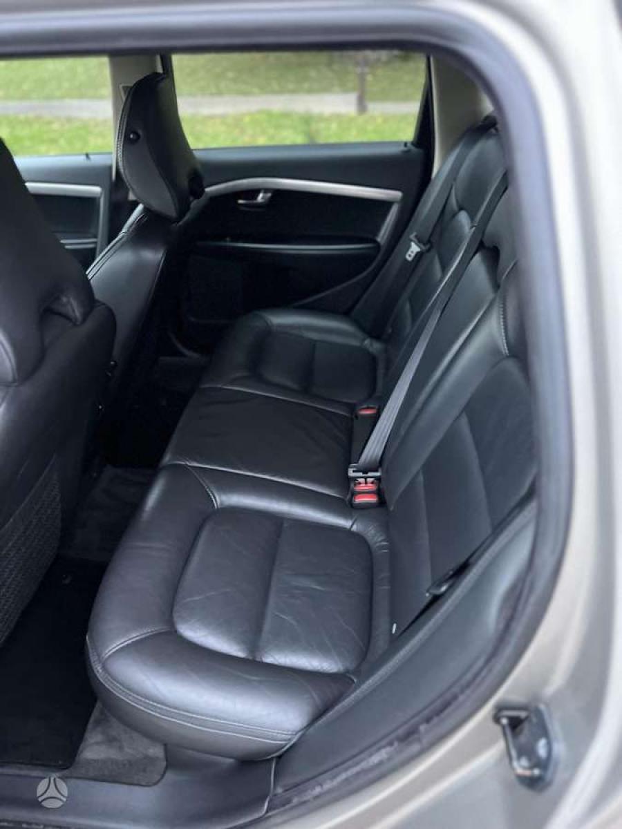 Pelēks Volvo XC70 2008 Utena, ar dzinēja tilpumu 2.40 L un nobraukumu 271 tūkst. km par 5650 €, foto 20 vietnē AUTOMOTO.COM.LV