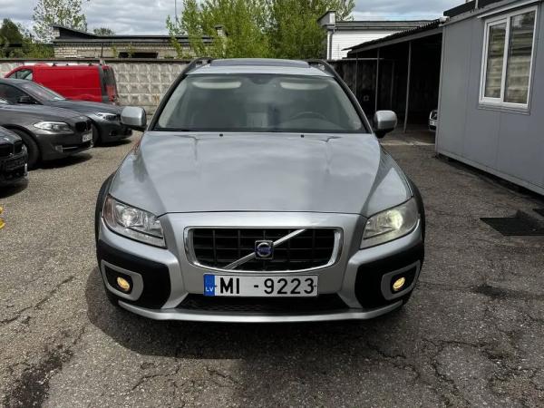 Pelēks Volvo XC70 2008 Daugavpils, ar dzinēja tilpumu 2.40 L un nobraukumu 378 tūkst. km par 3650 €, foto 2 vietnē AUTOMOTO.COM.LV