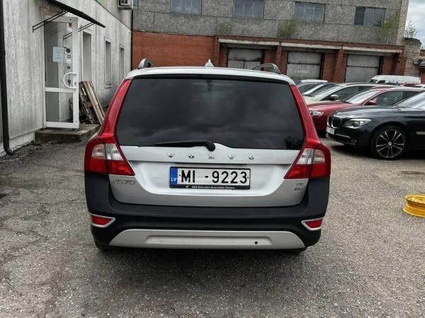 Pelēks Volvo XC70 2008 Daugavpils, ar dzinēja tilpumu 2.40 L un nobraukumu 378 tūkst. km par 3650 €, foto 5 vietnē AUTOMOTO.COM.LV