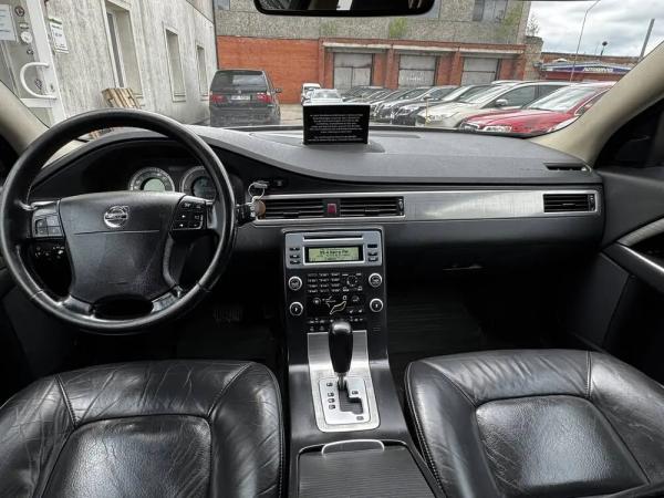 Pelēks Volvo XC70 2008 Daugavpils, ar dzinēja tilpumu 2.40 L un nobraukumu 378 tūkst. km par 3650 €, foto 7 vietnē AUTOMOTO.COM.LV