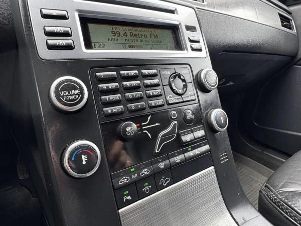 Pelēks Volvo XC70 2008 Daugavpils, ar dzinēja tilpumu 2.40 L un nobraukumu 378 tūkst. km par 3650 €, foto 9 vietnē AUTOMOTO.COM.LV