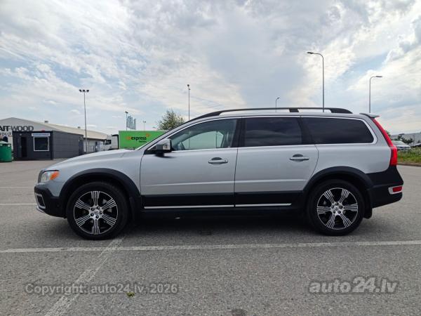 Grey Volvo XC70 2008 in Tallinn, with an engine capacity of 2.40 L and mileage of 329 thousand km for 7099 €, photo 1 on AUTOMOTO.COM.LV
