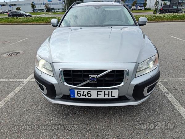 Grey Volvo XC70 2008 in Tallinn, with an engine capacity of 2.40 L and mileage of 329 thousand km for 7099 €, photo 7 on AUTOMOTO.COM.LV
