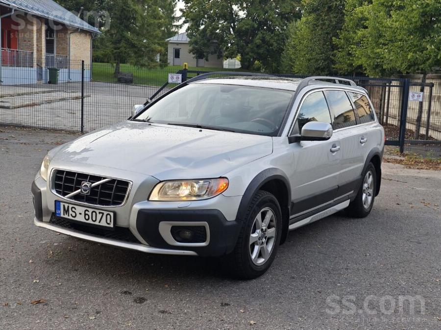 Grey Volvo XC70 2008 in Tukums, with an engine capacity of 2.40 L and mileage of 348 thousand km for 4500 €, photo 4 on AUTOMOTO.COM.LV
