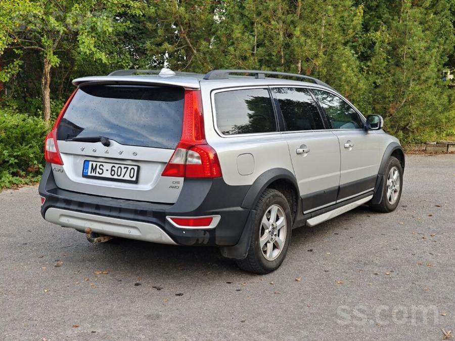 Grey Volvo XC70 2008 in Tukums, with an engine capacity of 2.40 L and mileage of 348 thousand km for 4500 €, photo 5 on AUTOMOTO.COM.LV