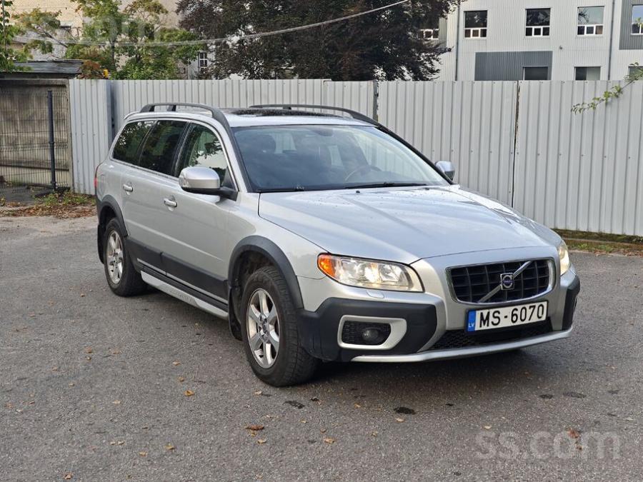 Grey Volvo XC70 2008 in Tukums, with an engine capacity of 2.40 L and mileage of 348 thousand km for 4500 €, photo 3 on AUTOMOTO.COM.LV