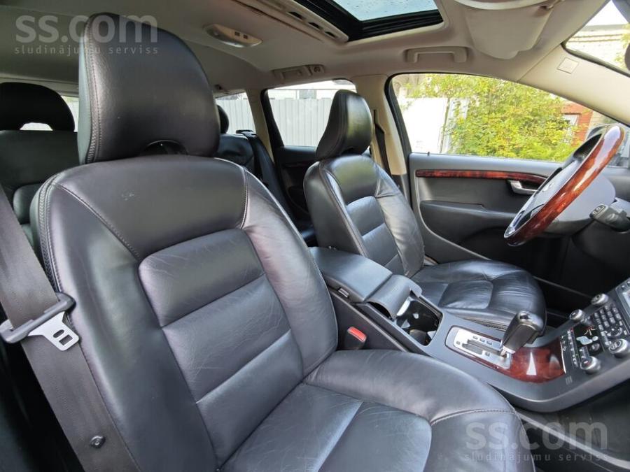 Grey Volvo XC70 2008 in Tukums, with an engine capacity of 2.40 L and mileage of 348 thousand km for 4500 €, photo 8 on AUTOMOTO.COM.LV