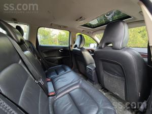 Grey Volvo XC70 2008 in Tukums, with an engine capacity of 2.40 L and mileage of 348 thousand km for 4500 €, photo 9 on AUTOMOTO.COM.LV