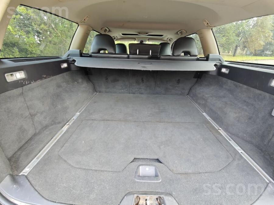 Grey Volvo XC70 2008 in Tukums, with an engine capacity of 2.40 L and mileage of 348 thousand km for 4500 €, photo 10 on AUTOMOTO.COM.LV