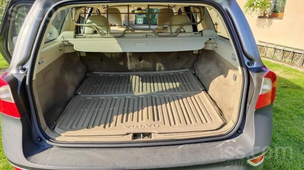 Pelēks Volvo XC70 2008 Daugavpils, ar dzinēja tilpumu 2.40 L un nobraukumu 267 tūkst. km par 5500 €, foto 6 vietnē AUTOMOTO.COM.LV