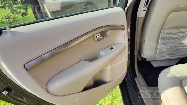 Pelēks Volvo XC70 2008 Daugavpils, ar dzinēja tilpumu 2.40 L un nobraukumu 267 tūkst. km par 5500 €, foto 7 vietnē AUTOMOTO.COM.LV