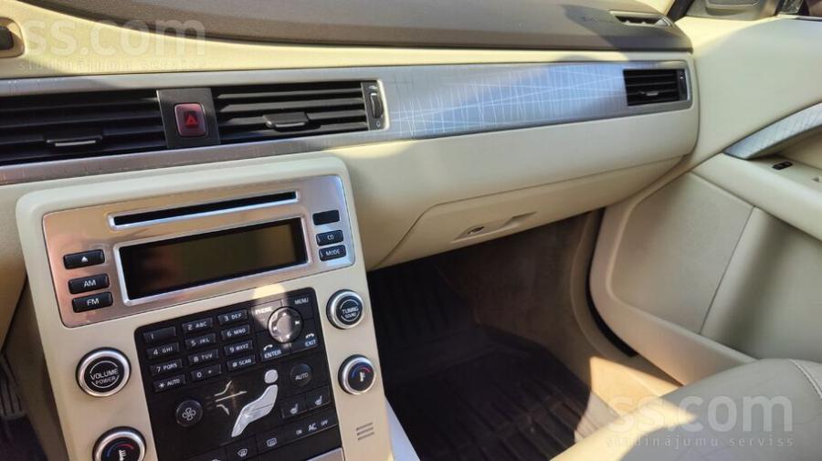 Pelēks Volvo XC70 2008 Daugavpils, ar dzinēja tilpumu 2.40 L un nobraukumu 267 tūkst. km par 5500 €, foto 12 vietnē AUTOMOTO.COM.LV