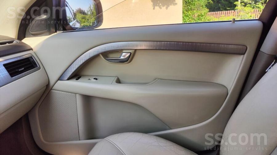 Pelēks Volvo XC70 2008 Daugavpils, ar dzinēja tilpumu 2.40 L un nobraukumu 267 tūkst. km par 5500 €, foto 13 vietnē AUTOMOTO.COM.LV
