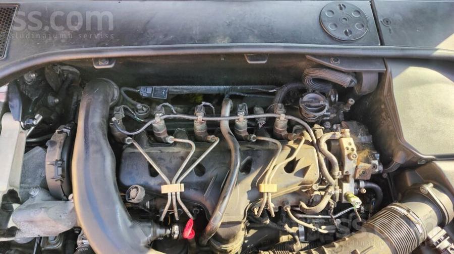 Pelēks Volvo XC70 2008 Daugavpils, ar dzinēja tilpumu 2.40 L un nobraukumu 267 tūkst. km par 5500 €, foto 15 vietnē AUTOMOTO.COM.LV