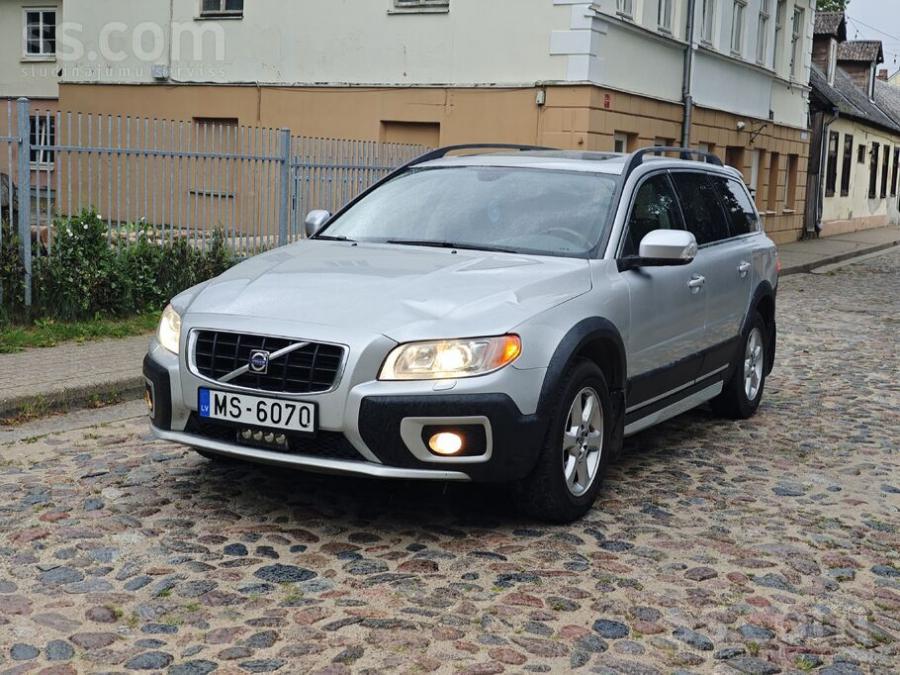 Grey Volvo XC70 2008 in Tukums, with an engine capacity of 2.40 L and mileage of 348 thousand km for 3900 €, photo 4 on AUTOMOTO.COM.LV