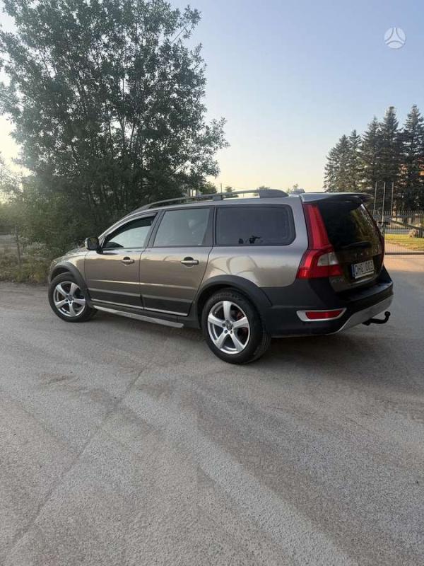 Volvo XC70 2008 in Salcininkai on AUTOMOTO.COM.LV Grey Volvo XC70 2008 in Salcininkai, with an engine capacity of 2.40 L and mileage of 450 thousand km for 3900 €, photo 1 on AUTOMOTO.COM.LV