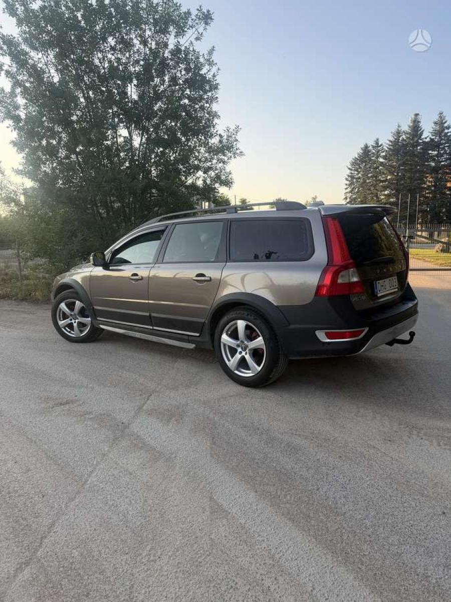 Pelēks Volvo XC70 2008 Šalčininkai, ar dzinēja tilpumu 2.40 L un nobraukumu 450 tūkst. km par 3900 €, foto 1 vietnē AUTOMOTO.COM.LV