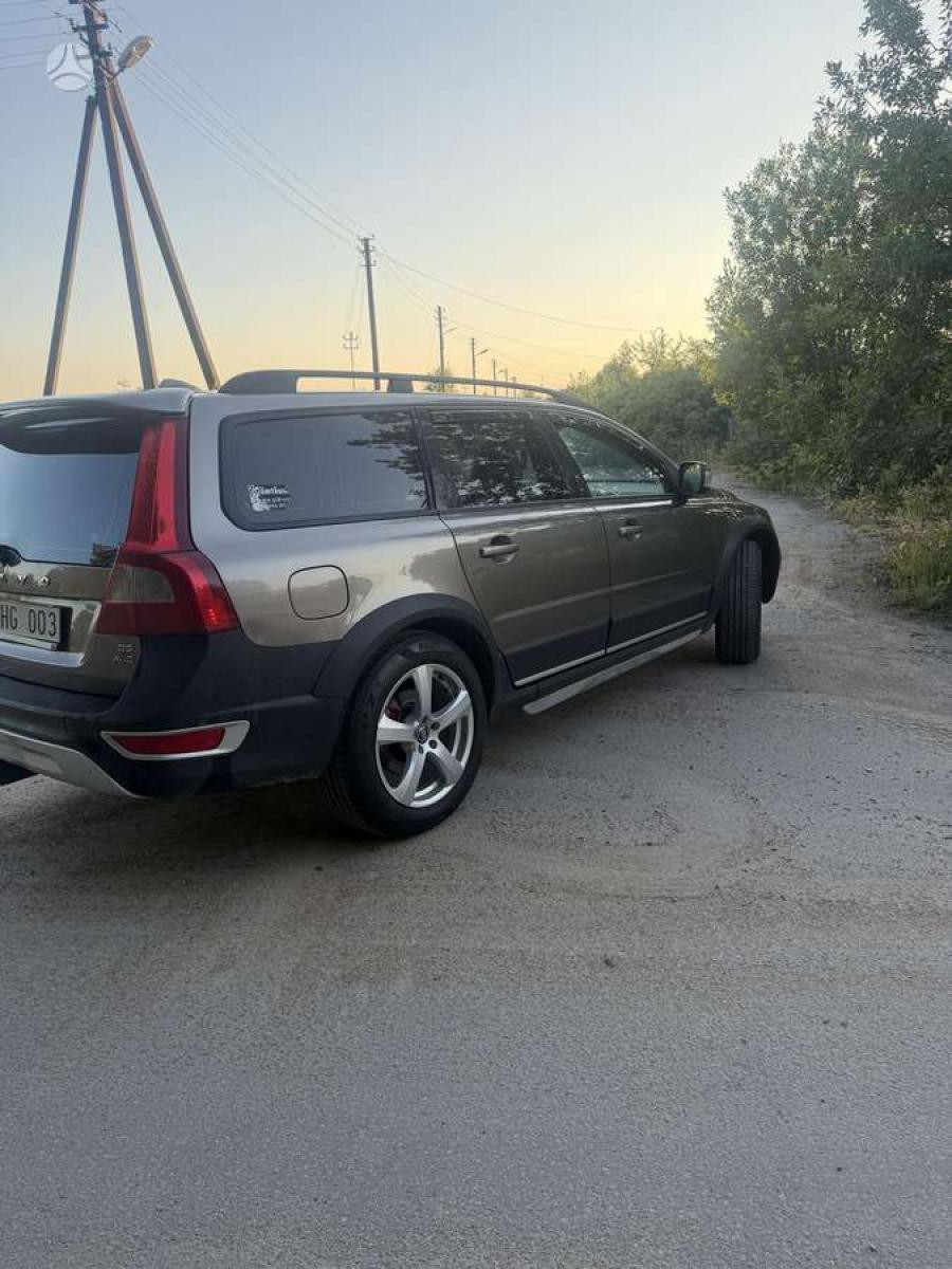 Pelēks Volvo XC70 2008 Šalčininkai, ar dzinēja tilpumu 2.40 L un nobraukumu 450 tūkst. km par 3900 €, foto 3 vietnē AUTOMOTO.COM.LV