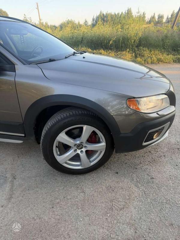 Volvo XC70 2008 in Salcininkai on AUTOMOTO.COM.LV Grey Volvo XC70 2008 in Salcininkai, with an engine capacity of 2.40 L and mileage of 450 thousand km for 3900 €, photo 6 on AUTOMOTO.COM.LV