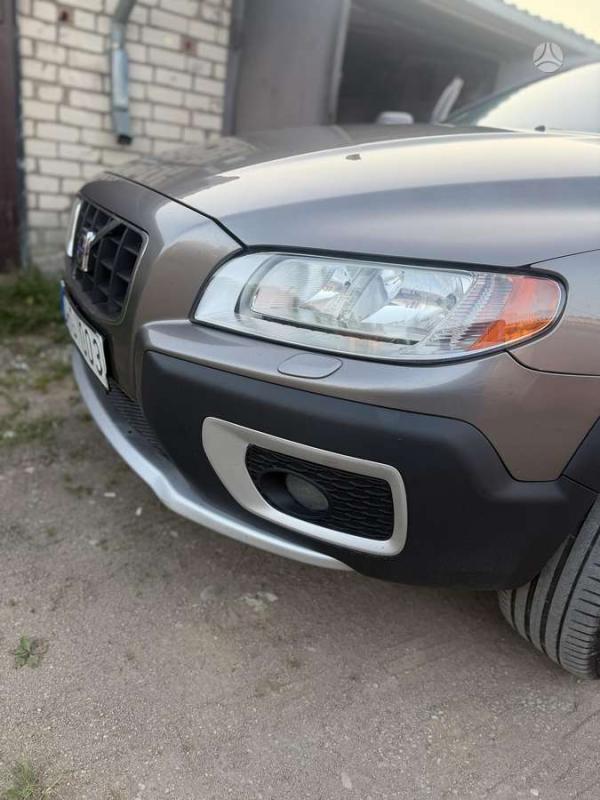 Volvo XC70 2008 in Salcininkai on AUTOMOTO.COM.LV Grey Volvo XC70 2008 in Salcininkai, with an engine capacity of 2.40 L and mileage of 450 thousand km for 3900 €, photo 8 on AUTOMOTO.COM.LV
