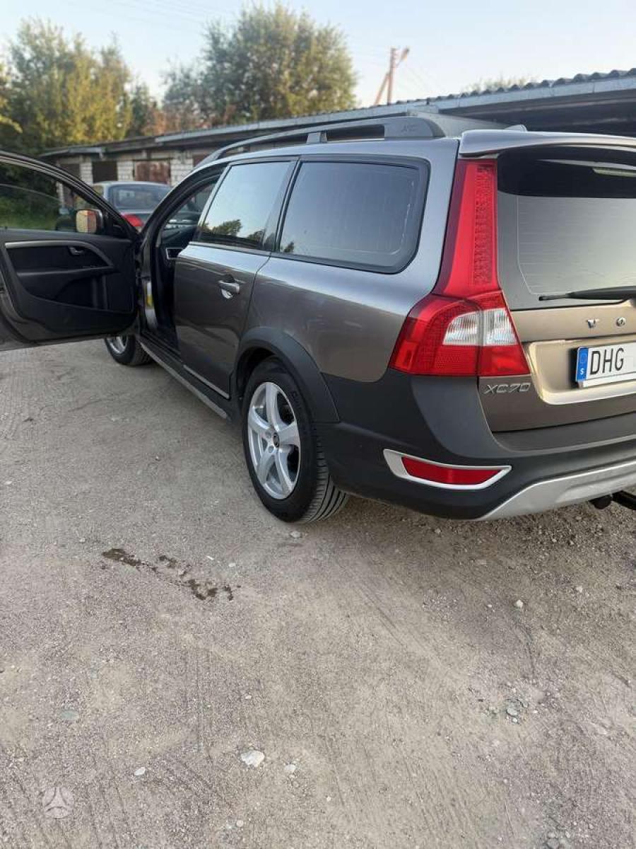 Pelēks Volvo XC70 2008 Šalčininkai, ar dzinēja tilpumu 2.40 L un nobraukumu 450 tūkst. km par 3900 €, foto 10 vietnē AUTOMOTO.COM.LV
