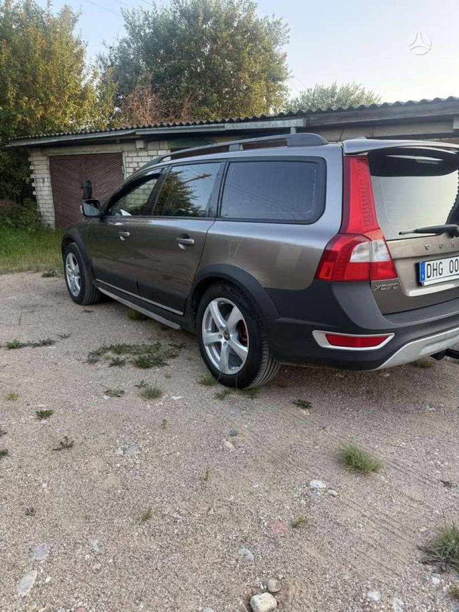 Pelēks Volvo XC70 2008 Šalčininkai, ar dzinēja tilpumu 2.40 L un nobraukumu 450 tūkst. km par 3900 €, foto 14 vietnē AUTOMOTO.COM.LV