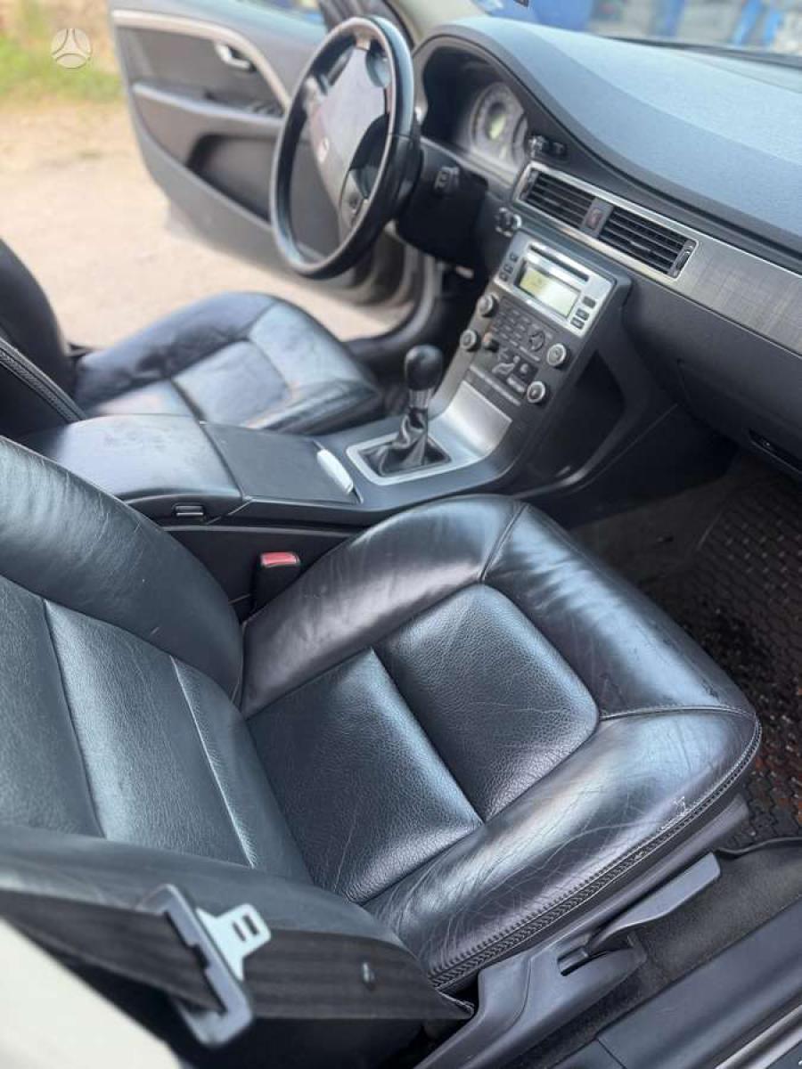 Pelēks Volvo XC70 2008 Šalčininkai, ar dzinēja tilpumu 2.40 L un nobraukumu 450 tūkst. km par 3900 €, foto 15 vietnē AUTOMOTO.COM.LV