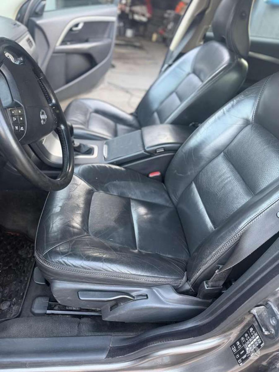 Pelēks Volvo XC70 2008 Šalčininkai, ar dzinēja tilpumu 2.40 L un nobraukumu 450 tūkst. km par 3900 €, foto 17 vietnē AUTOMOTO.COM.LV