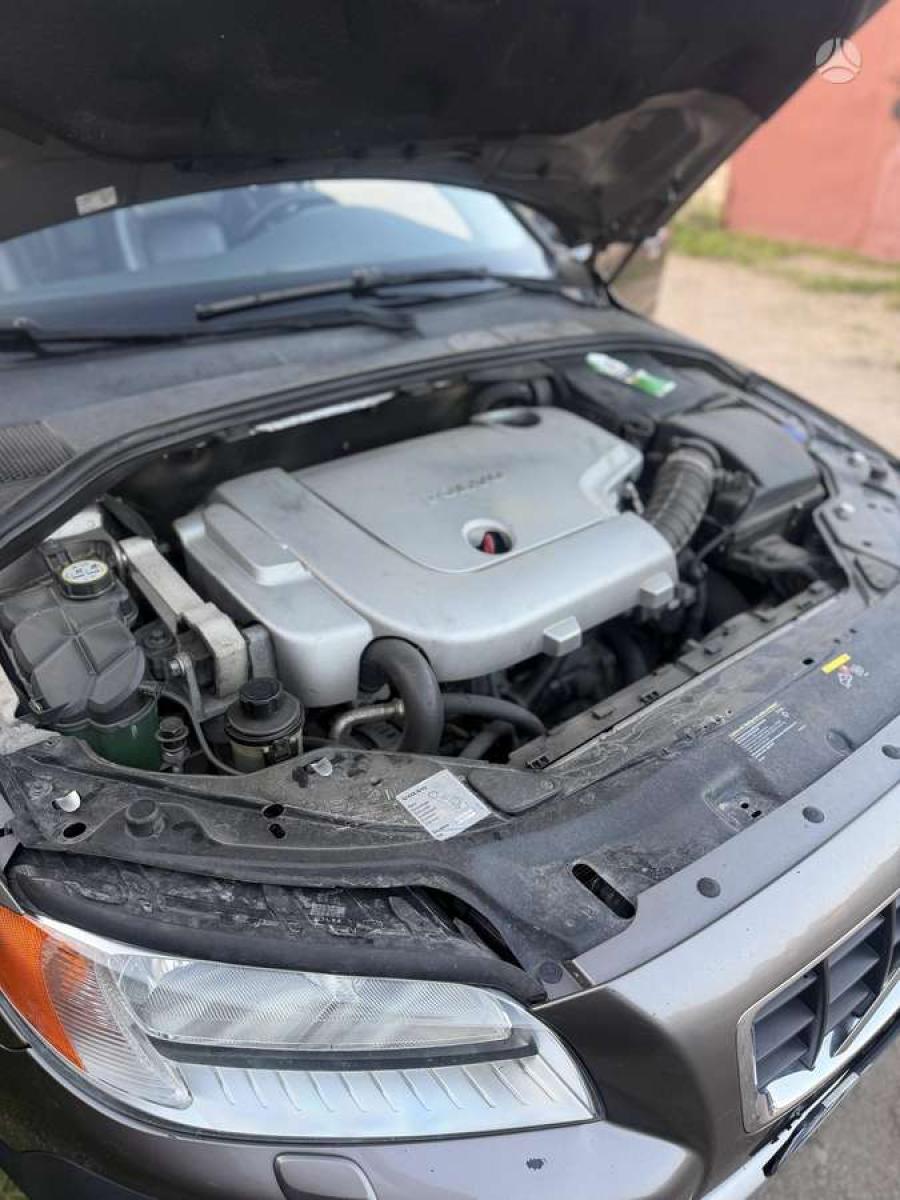 Pelēks Volvo XC70 2008 Šalčininkai, ar dzinēja tilpumu 2.40 L un nobraukumu 450 tūkst. km par 3900 €, foto 18 vietnē AUTOMOTO.COM.LV