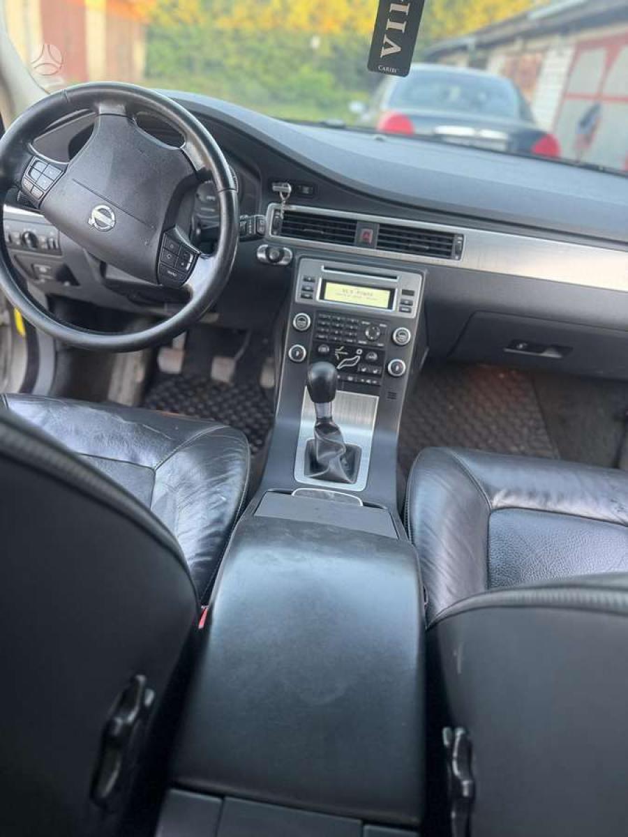 Pelēks Volvo XC70 2008 Šalčininkai, ar dzinēja tilpumu 2.40 L un nobraukumu 450 tūkst. km par 3900 €, foto 19 vietnē AUTOMOTO.COM.LV