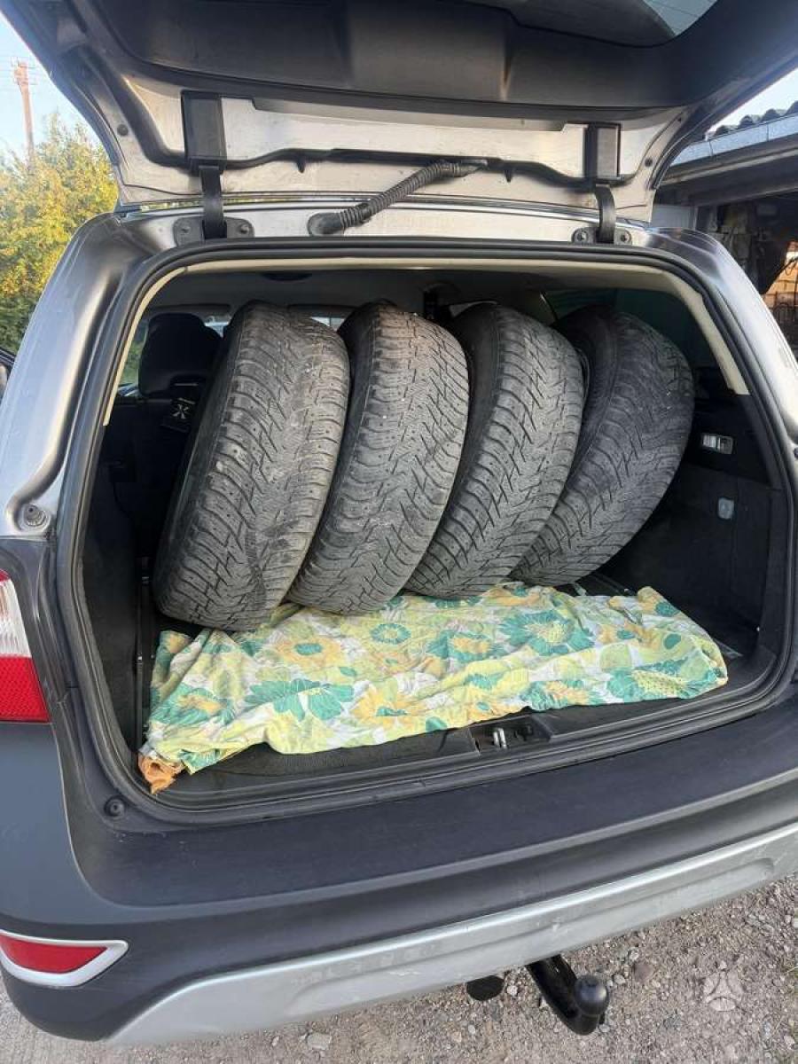Pelēks Volvo XC70 2008 Šalčininkai, ar dzinēja tilpumu 2.40 L un nobraukumu 450 tūkst. km par 3900 €, foto 21 vietnē AUTOMOTO.COM.LV