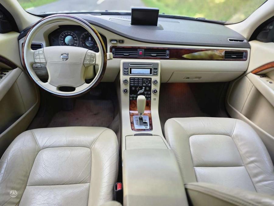Pelēks Volvo XC70 2008 Viļņa, ar dzinēja tilpumu 2.40 L un nobraukumu 400 tūkst. km par 6900 €, foto 12 vietnē AUTOMOTO.COM.LV