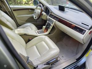 Pelēks Volvo XC70 2008 Viļņa, ar dzinēja tilpumu 2.40 L un nobraukumu 400 tūkst. km par 6900 €, foto 13 vietnē AUTOMOTO.COM.LV