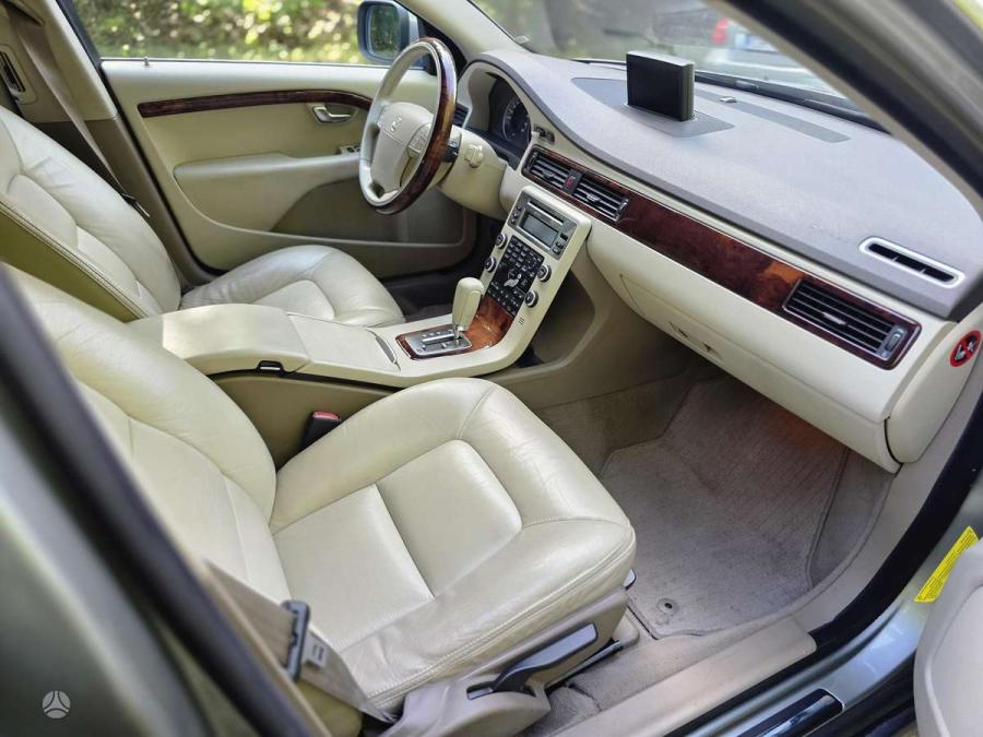 Pelēks Volvo XC70 2008 Viļņa, ar dzinēja tilpumu 2.40 L un nobraukumu 400 tūkst. km par 6900 €, foto 13 vietnē AUTOMOTO.COM.LV