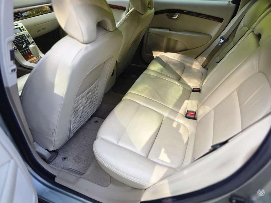 Pelēks Volvo XC70 2008 Viļņa, ar dzinēja tilpumu 2.40 L un nobraukumu 400 tūkst. km par 6900 €, foto 15 vietnē AUTOMOTO.COM.LV