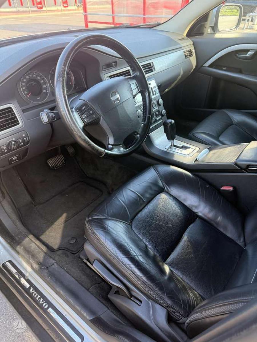 Grey Volvo XC70 2008 in Vilnius, with an engine capacity of 2.40 L and mileage of 275 thousand km for 3900 €, photo 6 on AUTOMOTO.COM.LV