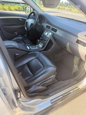 Grey Volvo XC70 2008 in Vilnius, with an engine capacity of 2.40 L and mileage of 275 thousand km for 3900 €, photo 9 on AUTOMOTO.COM.LV