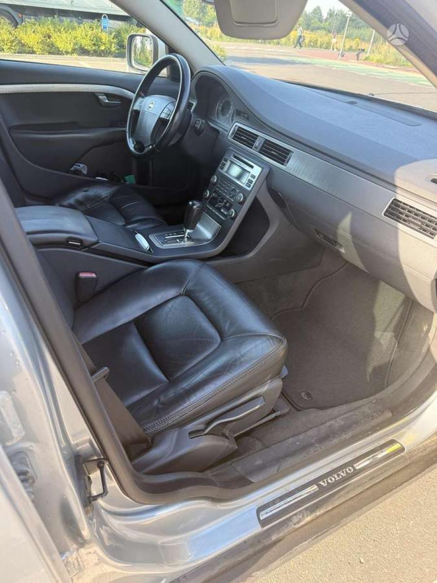Grey Volvo XC70 2008 in Vilnius, with an engine capacity of 2.40 L and mileage of 275 thousand km for 3900 €, photo 9 on AUTOMOTO.COM.LV