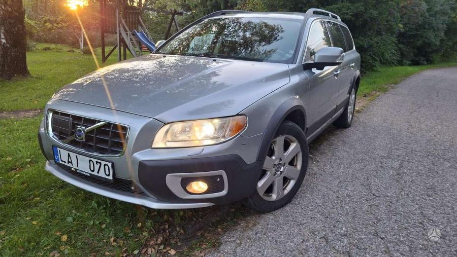 Pelēks Volvo XC70 2008 Viļņa, ar dzinēja tilpumu 2.40 L un nobraukumu 185 tūkst. km par 7350 €, foto 1 vietnē AUTOMOTO.COM.LV