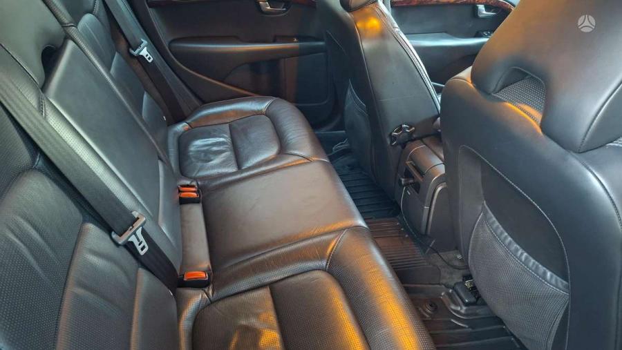 Pelēks Volvo XC70 2008 Viļņa, ar dzinēja tilpumu 2.40 L un nobraukumu 185 tūkst. km par 7350 €, foto 9 vietnē AUTOMOTO.COM.LV