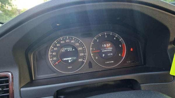 Pelēks Volvo XC70 2008 Viļņa, ar dzinēja tilpumu 2.40 L un nobraukumu 185 tūkst. km par 7350 €, foto 11 vietnē AUTOMOTO.COM.LV