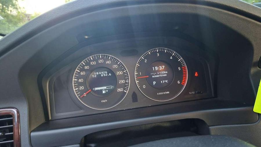 Pelēks Volvo XC70 2008 Viļņa, ar dzinēja tilpumu 2.40 L un nobraukumu 185 tūkst. km par 7350 €, foto 11 vietnē AUTOMOTO.COM.LV